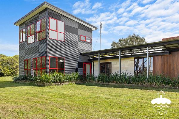 Farmhouse At The Gap - Fish Creek