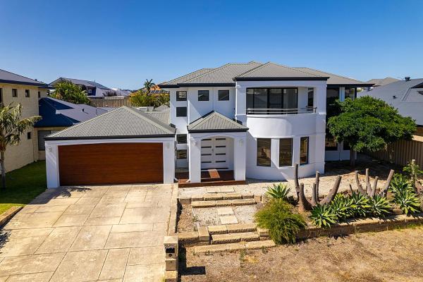 Seacrest - Spacious Beachside Retreat - Bunbury
