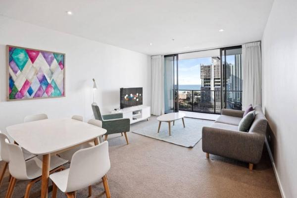 Broadbeach Apartment Level 10 With Beach Views - Broadbeach