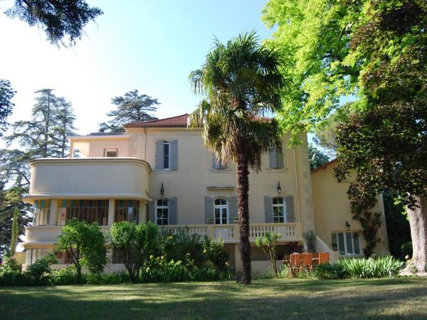 Villa In Valréas With Pool And Garden Views - Vaucluse