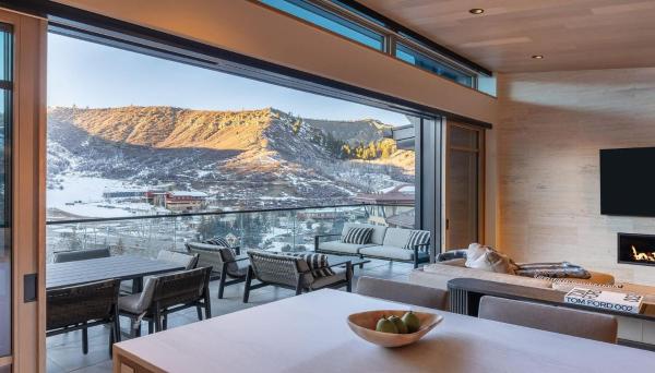 Elegant Mountain Penthouse With Slope Access & Hea - Snowmass, CO