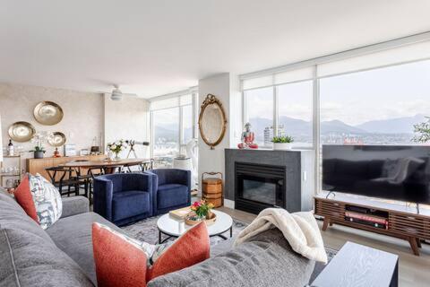 Luxury 2 Bed 2 Bath Condo Downtown Vancouver With Free Parking - Vancouver