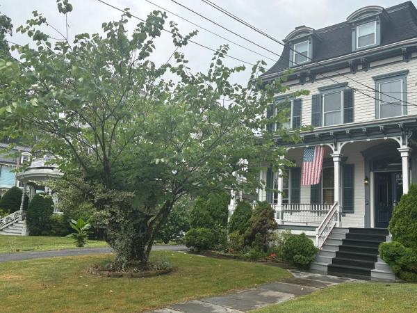 Private Victorian Apartment In Convenient City Location On 5 Acre, Sleeps 5 - Poughkeepsie, NY