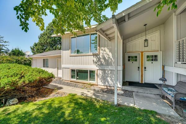 Cozy Apt With Private Deck, 2 Mi To Toyota Center! - Pasco, WA