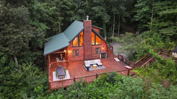 Sleeps 11 - Sauna - Hot Tub - Game Room - Fire Pit - Blue Ridge, GA