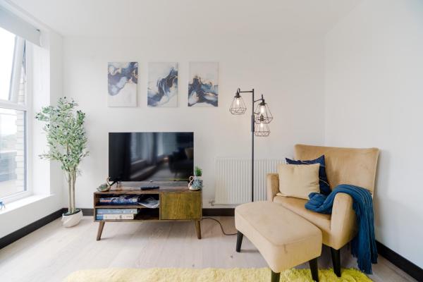 Step Free -Fully Private -Equipped Kitchen- 2 Bed 2 Bath Dartford London Flat -Winterland At Bluewater -15 Mins Tower Of London And London Museum In 50 Mins - Dartford