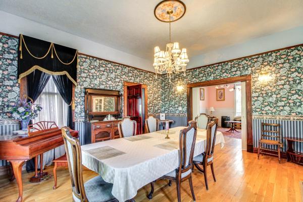 Less Than 1 Mi To Downtown Abq Historic Manor With Patio! - Albuquerque, NM