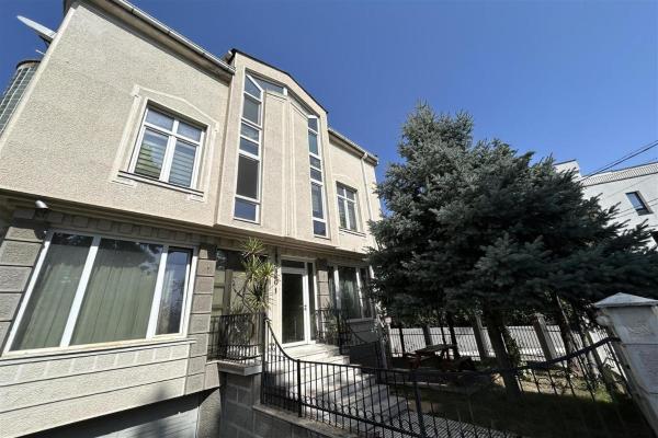 Charming 2br Apartment Near Center With Yard - Skopje