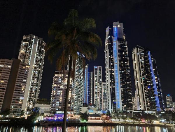 Riverfront Villa 7 Surfers Paradise With Pool - Surfers Paradise