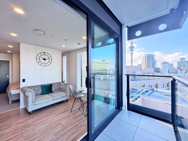 Skytower View Studio On High Level With Pool - Auckland