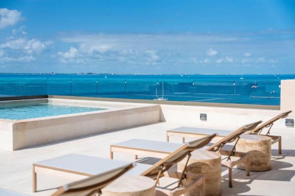 Private Rooftop Honeymoon Suite W/ Private Jacuzzi - Isla Mujeres