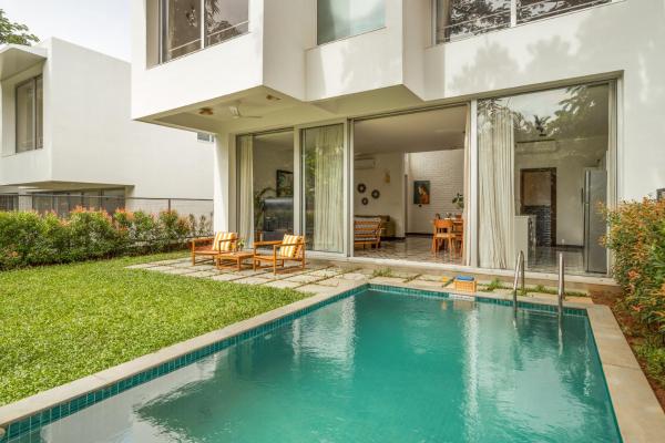 La Agueda By The Blue Kite - 2bhk Luxury Villas, 10 Mins To Candolim Beach & 5 Mins To Casino With Private Pool, Fully Equipped Kitchen, Garden, 24x7 Security & Wifi - Goa