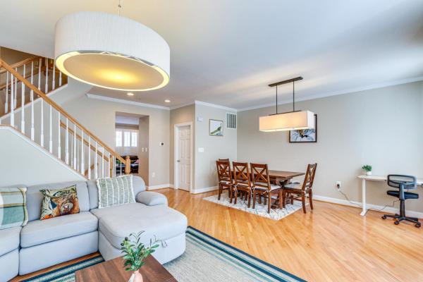 Work, Play And Explore Dc Area Herndon Haven! - Ashburn, VA