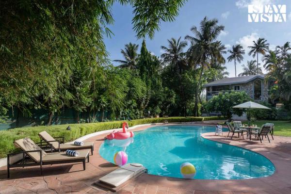 Stayvista At Waves With Beach Access, Pool, Lawn - Alibag