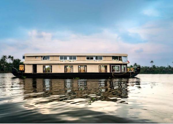 Lake Paradise Hoseboat - Alappuzha