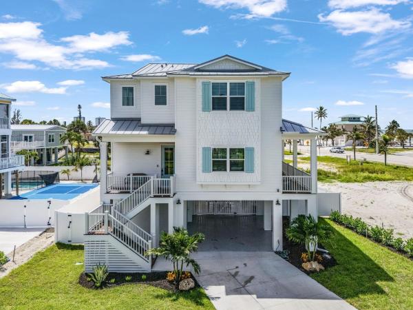 110 Sea Le Vie- 5br 4,5ba Brand New Build With Pool! Home - Fort Myers Beach, FL