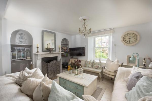 Almond Cottage - Pets Welcome - Free Parking - Garden - Penzance