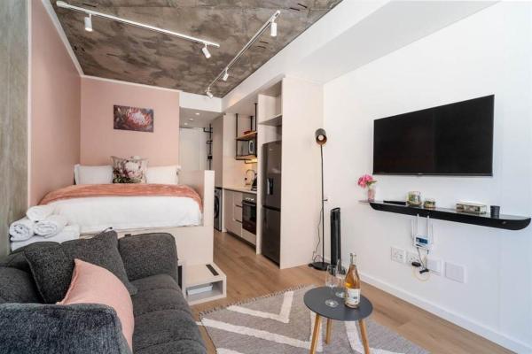 Apartment In Seapoint - Camps Bay