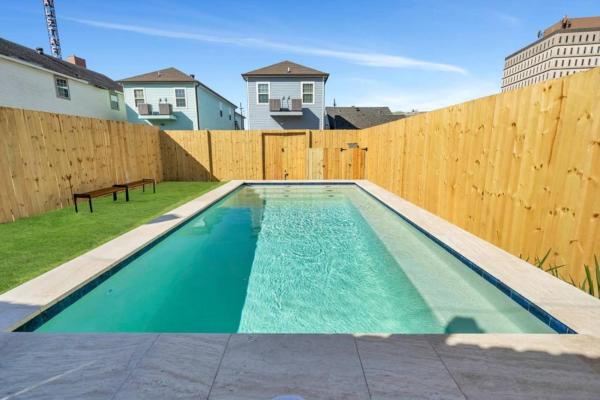 Spacious Mid-city Home W Pool & Balcony - Louisiane