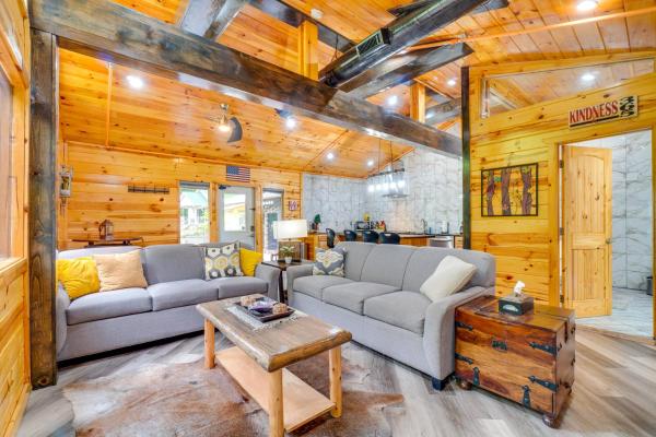 3 Mi To Dollywood Peaceful Cabin With Deck - Pigeon Forge, TN