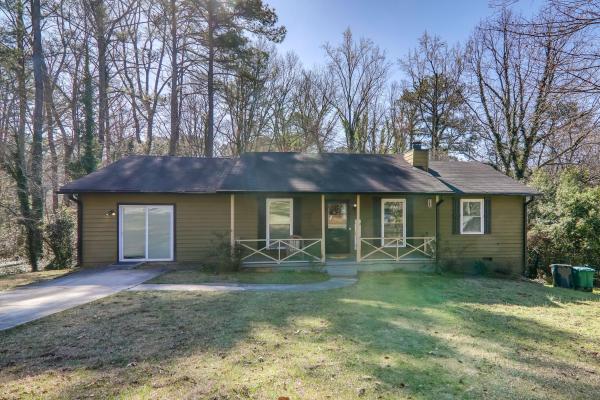 6 Mi To Stone Mtn Park The Forrest Home With Deck - Snellville, GA