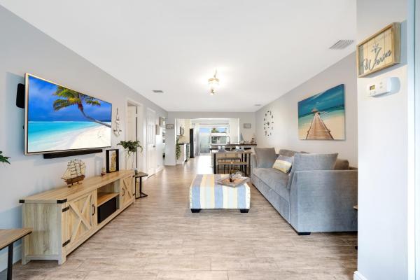 Waterfront Retreat Home Dania Beach - Dania Beach, FL