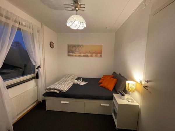 Independent Cozy Apartment In Husby - Vallentuna