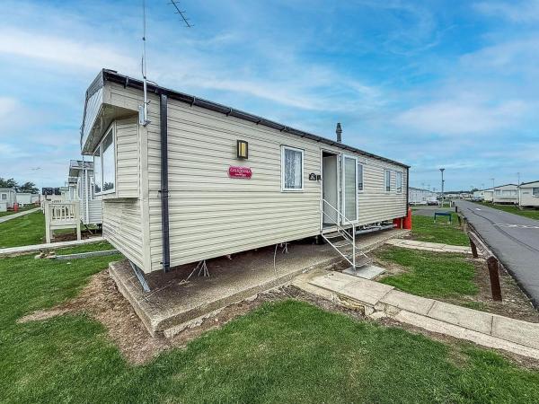 Lovely 6 Berth Caravan At St Osyth Beach Holiday Park In Essex Ref 28035fi - Brightlingsea