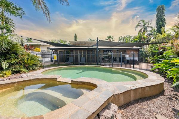 Nature's Nest - Pool - Spa - Outdoor Kitchen And Dining - Darwin