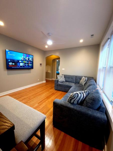 Beautiful 4 Bedroom 2 Bathroom Apartment Near Everything - Englewood - Chicago