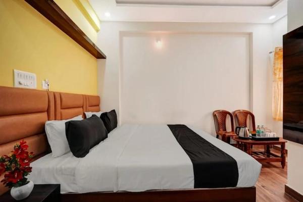 Hotel Utsav Near Bgs Hospital R R Nagar - Bangalore