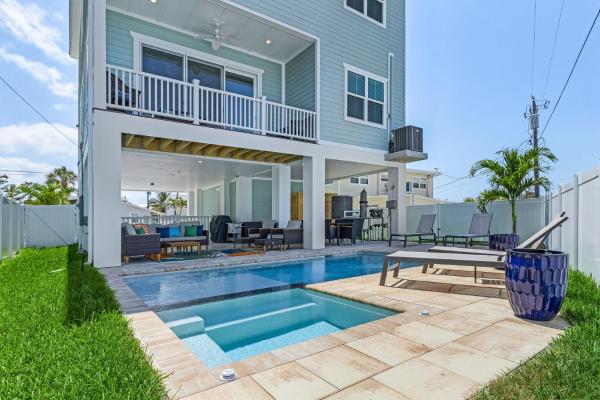209 Seabreeze Escape- New Spacious 5-bedroom Pool Home Home - Fort Myers Beach, FL