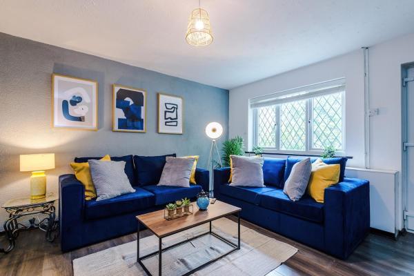Stylish Home - 5g Wifi - Free Off-road Parking - Sleeps 7 - Sale