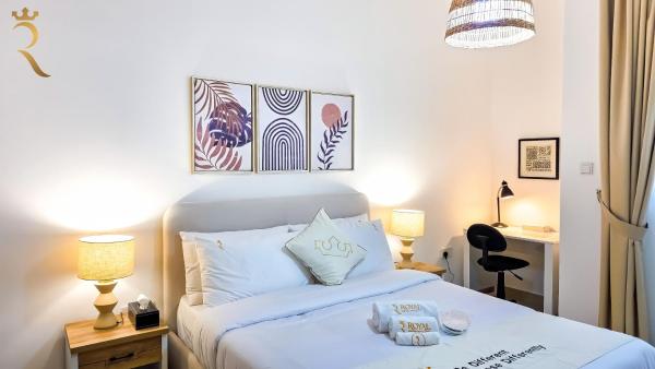 Modern 2br Poolside Retreat Vera Residences - Abu Dhabi