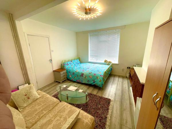 Cosy Carshalton Double Retreat - Surbiton