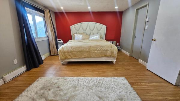 Beautifully Furnished 3 Bedroom House Located Close To All Attractions - Ajax