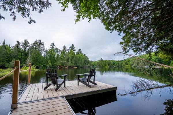 Cottage Le Petit Renard Waterfront & Jacuzzi - Laurentides
