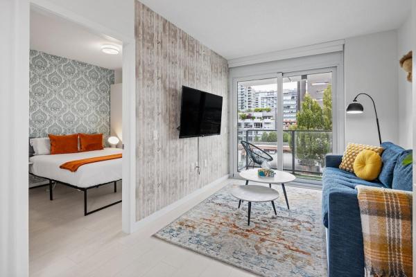 Eco-friendly Condo With Ac Gym And Parking Near Skytrain For 5 - Burnaby