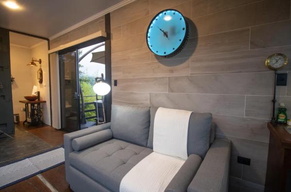 Cargo Containers - Bajos del Toro