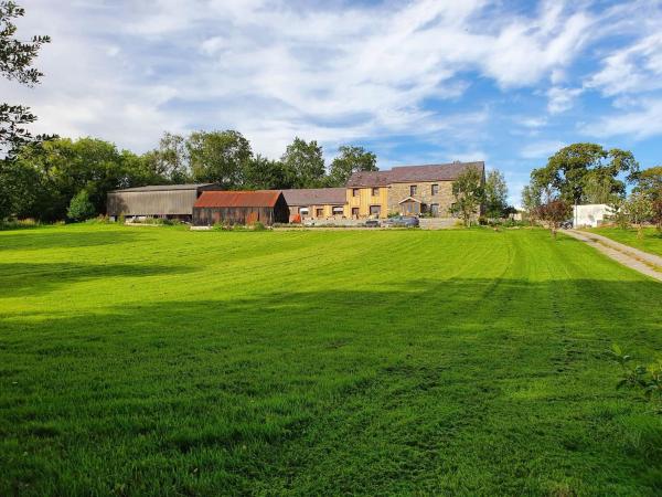 Orielton Fach Farm - Cosy Rural Lodge In Beautiful Surroundings - Narberth