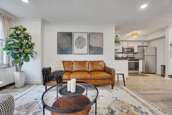 "Peachtree Perch" Dtown Condo W Balcony, Sleeps 4 - Atlanta, GA