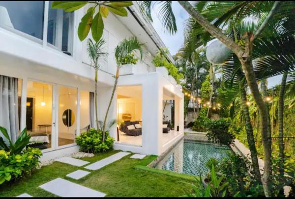 Villa With 2 Bedrooms & Private Bathrooms Near To The Beach Seminyak - Legian