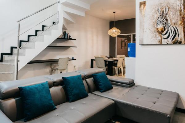 Great Blue Heron Modern Apartment - Galápagos Islands