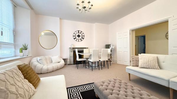 Huge Family Home Next To Victoria With Tall Ceilings 3bed 3bath - Londen
