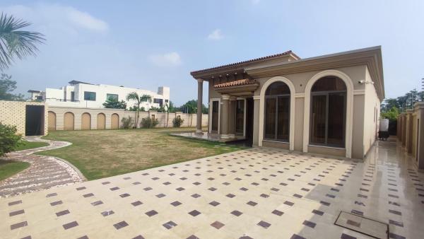 Lawn & Luxe 2 Br Stay With Grand Event Space - 拉哈爾