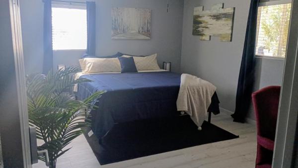 Modern Industrial Oasis Private Room With King Bed Wifi Free Parking And More - Alamogordo, NM