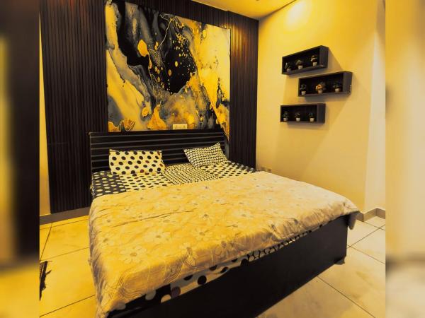 Zoom The Luxury Studio - 諾伊達