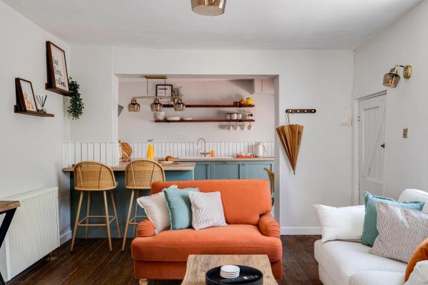Romantic Canal-side Cottage With Hot Tub - Chester, UK