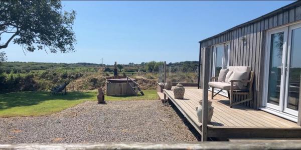 Luxury Hot Tub Lodge In The Heart Of Pembrokeshire - Trefin