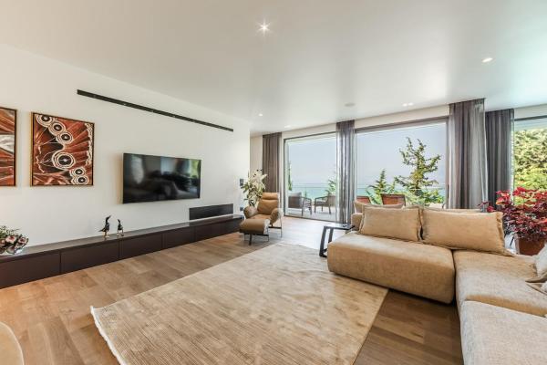 Lake Whisper Villa - Albania